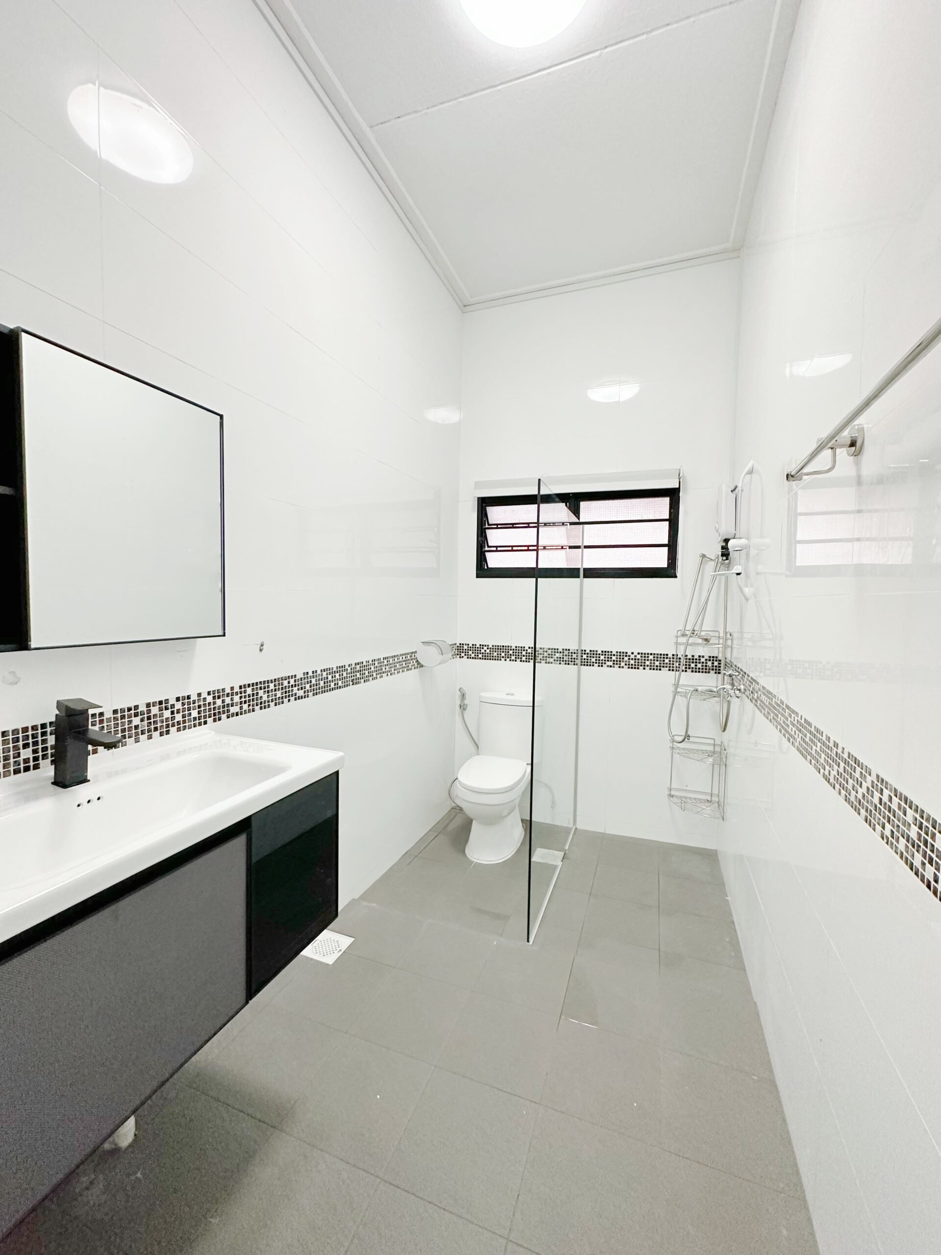 39QMR3 - Livmore Pte Ltd